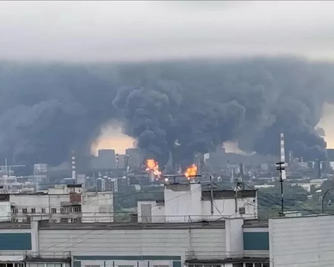 Russia, Ukraine Exchange Heavy Strikes as Peace Prospects Diminish ...