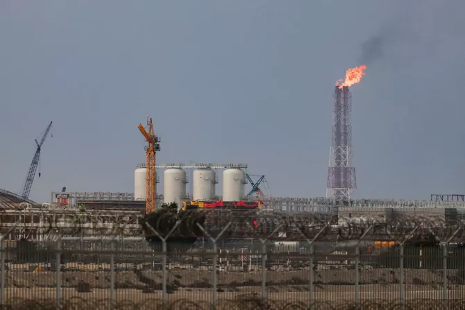 Iran Attack Hits Qatar’s Ras Laffan Refinery, Sparks Huge Fire - VIDEO ...