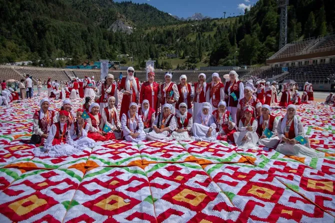 Kazakh Patchwork Quilt Breaks World Record - Caspianpost.com