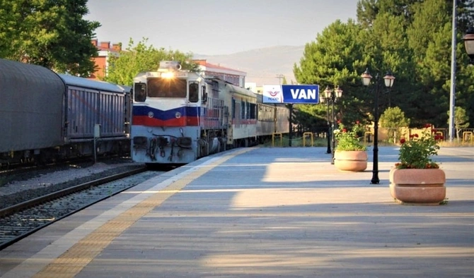 Iran-Türkiye Passenger Train Linking Tehran and Van to Be Launched by ...